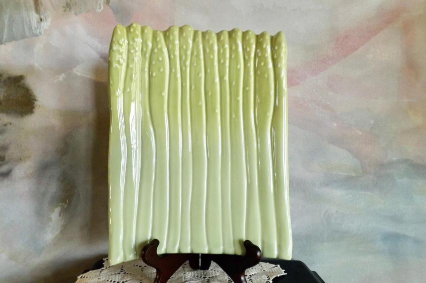 10+ Vintage Platters That Serve Food in Style | LoveToKnow