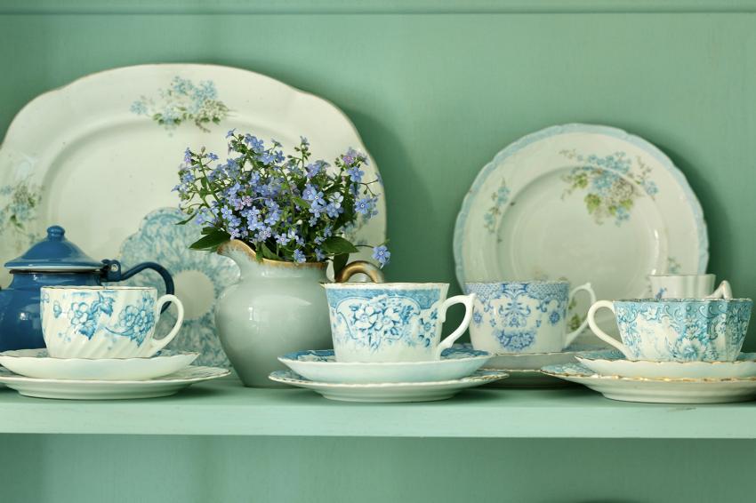 10+ Vintage Platters That Serve Food in Style | LoveToKnow