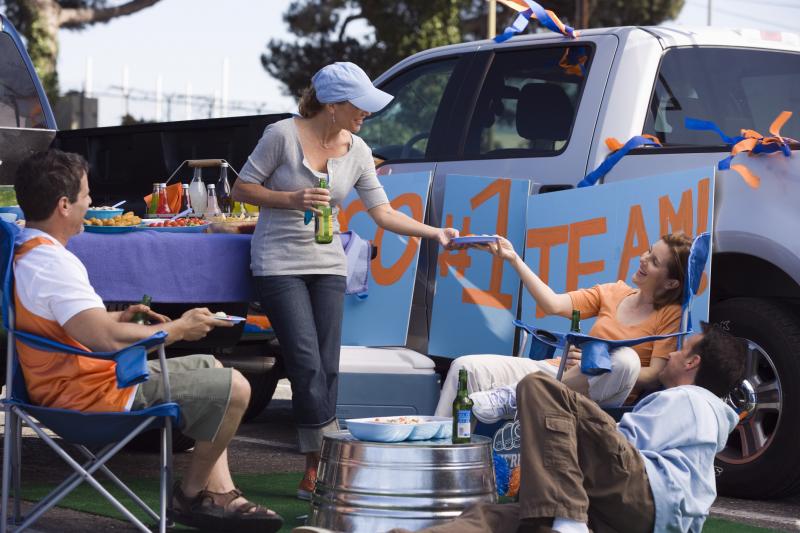 9 Tailgate Drinks to Wet Your Whistle Before the Big Game | LoveToKnow