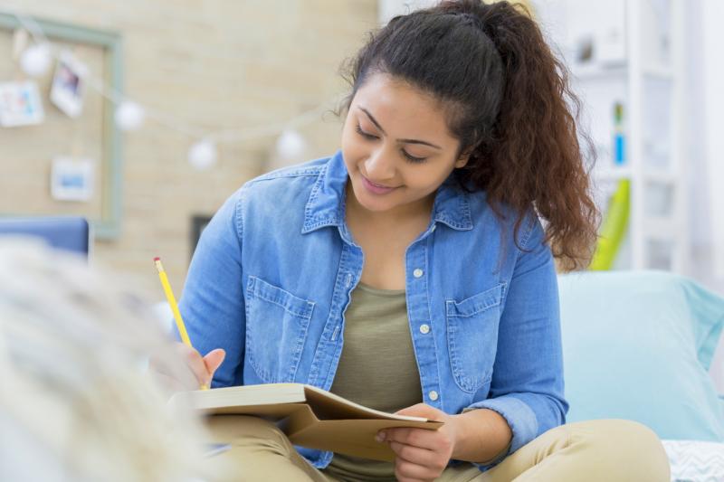 55 Journal Prompts for Teens for Goals, Feelings, & Self-Discovery ...