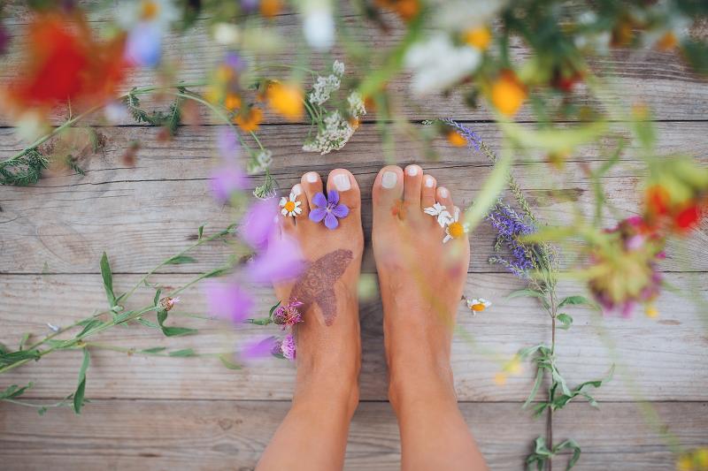 9 Spring Pedicure Ideas for Dazzling Twinkle Toes | LoveToKnow