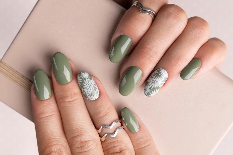 8 June Nail Designs That Celebrate Sunny Skies | LoveToKnow