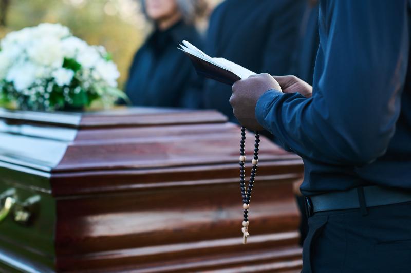 How to Write a Funeral Resolutions + 2 Handy Templates | LoveToKnow