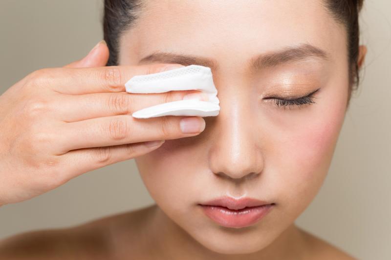 7 Ways To Remove Mascara Without Makeup Remover For A Smudge Free